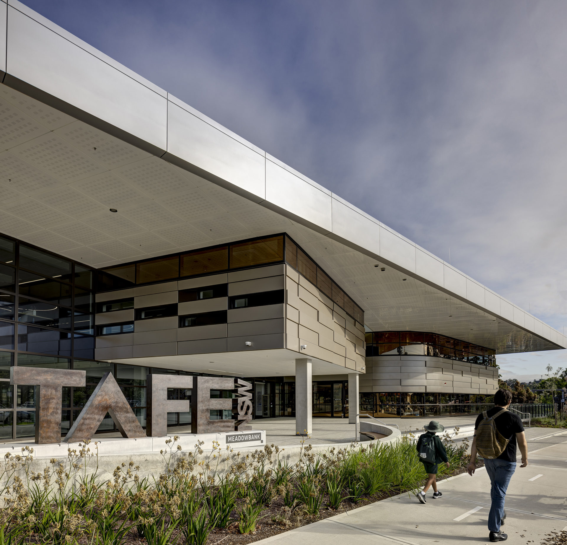 Meadowbank Tafe Logo